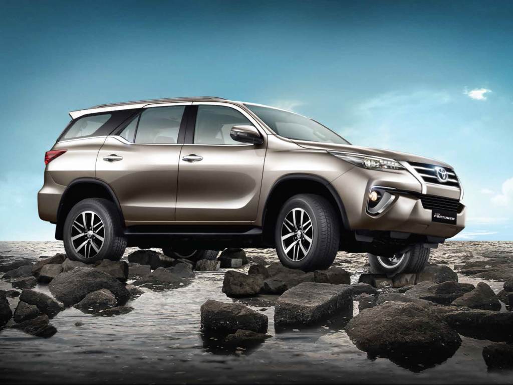 Những Lý Do Khiến Bạn Nên Chú Ý Bảo Quản Lớp Sơn Của Toyota Fortuner